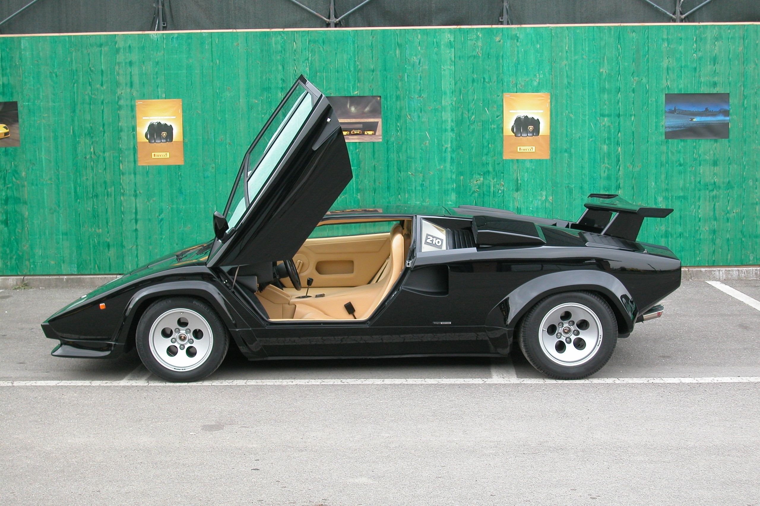 Countach side skirt. - Archived Content - Lambo Power