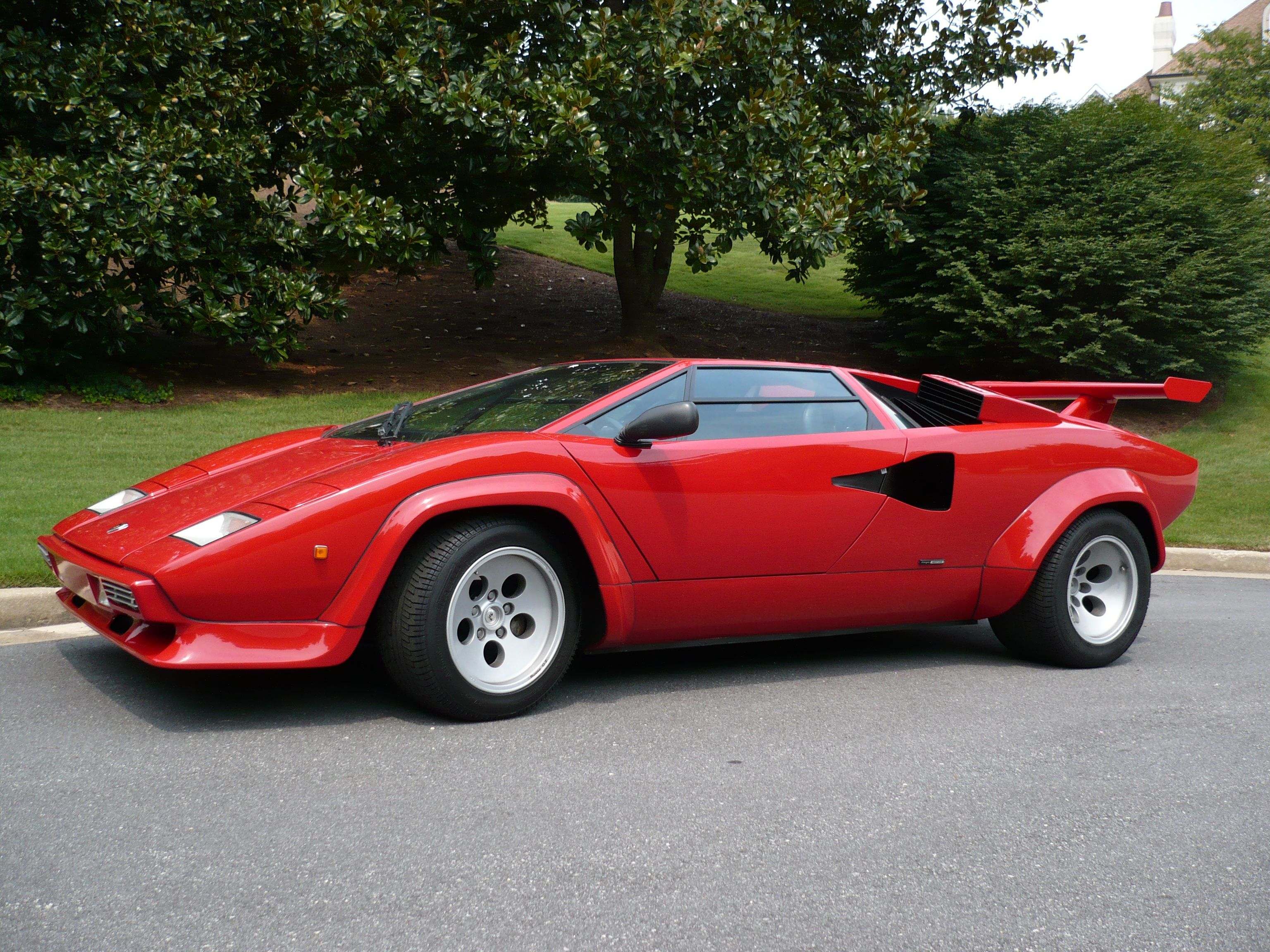 To wing or not to wing, that is the question. - Automobili Lamborghini ...